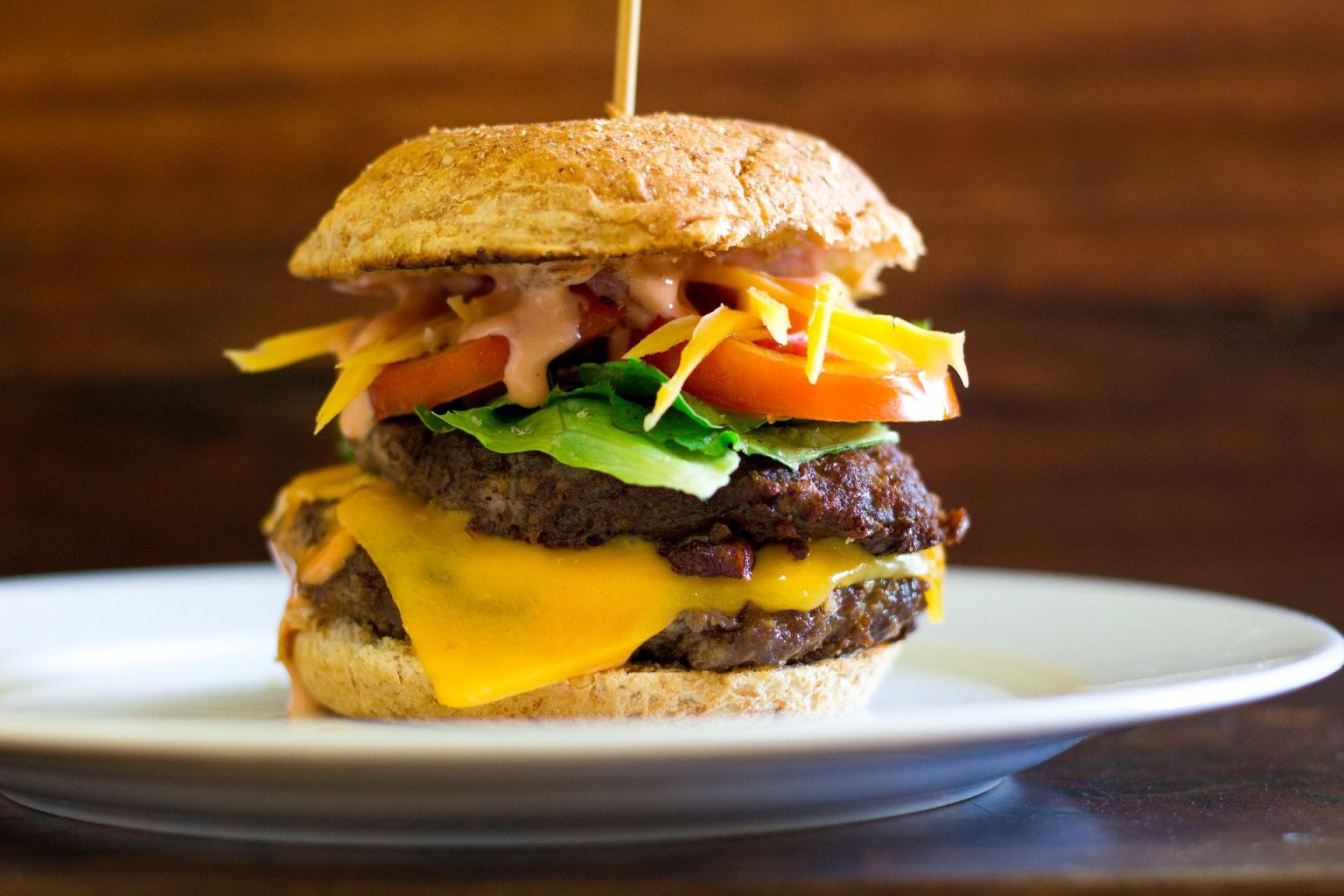 Stiri Directe - Unde mănânci cel mai bun burger din București. Top 15 ...