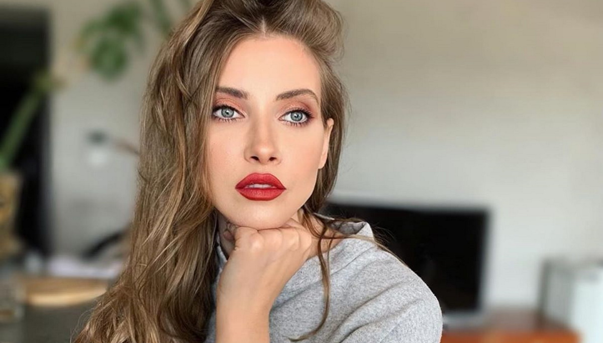 Stiri Directe - Iulia Albu: CV, vârstă, înălțime, greutate, iubit, nume ...