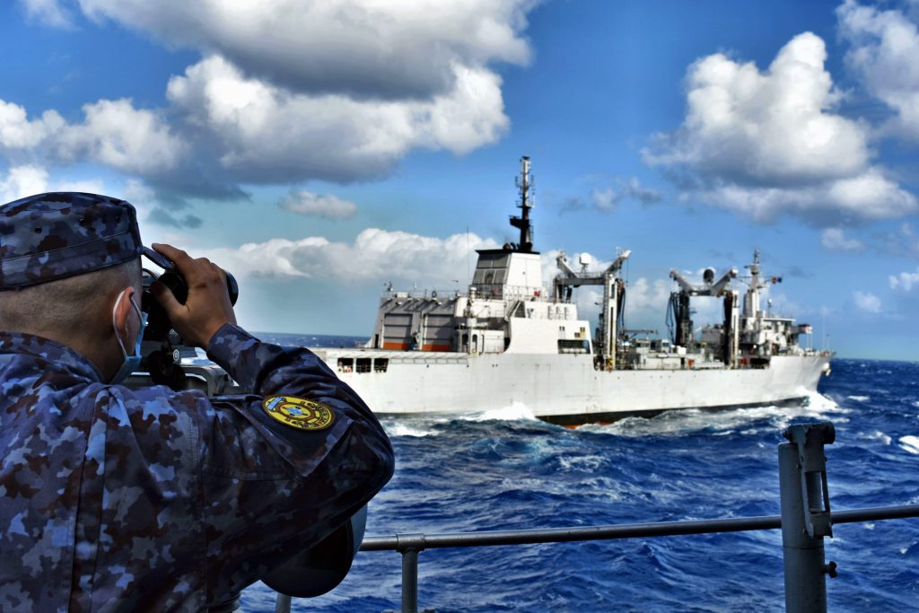 Stiri Directe - Ce salarii au militarii din Fortele Navale Romane ...