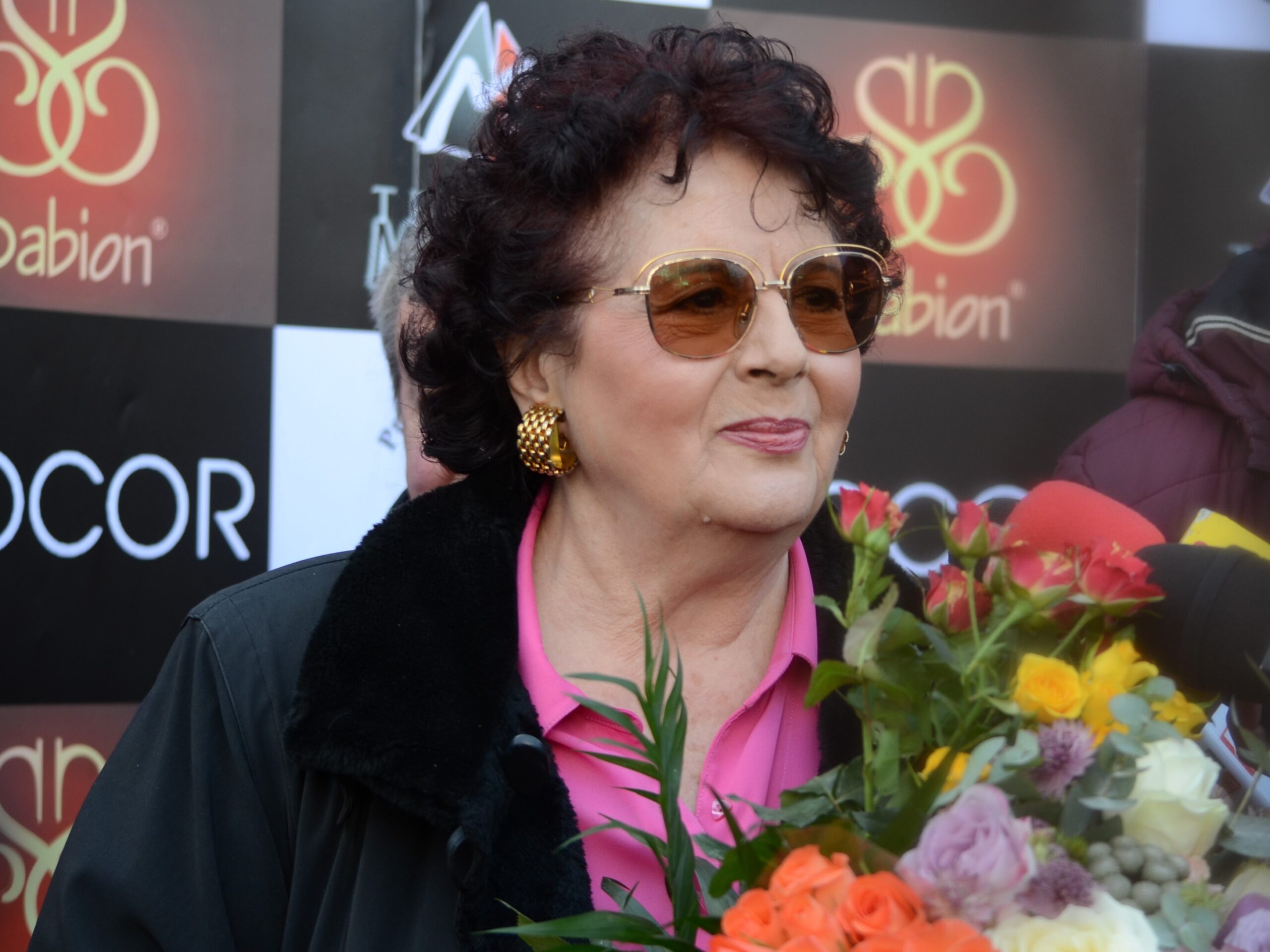 Stiri Directe - Adela Mărculescu CV, Varsta, Biografie, Surse de Venit, Familie, Avere - Stiri ...