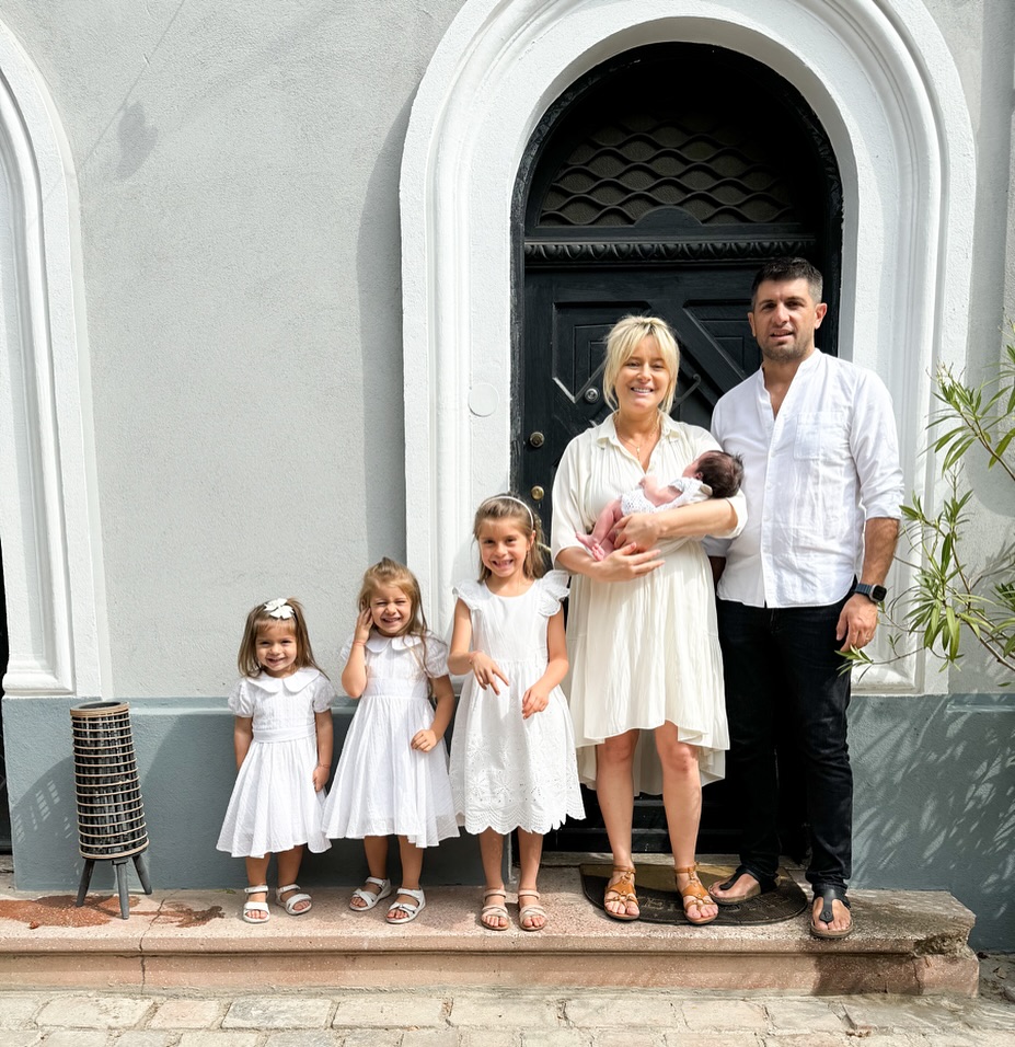 Stiri Directe - Laura Cosoi a publicat prima imagine cu familia ...