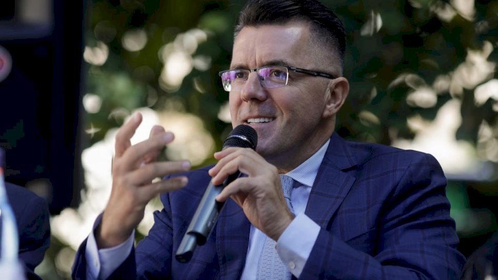 Stiri Directe - Candidatul surpriză care i-ar putea lua locul lui Călin ...