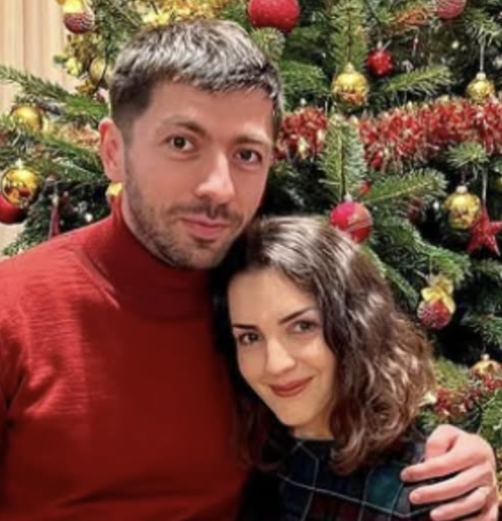 Stiri Directe - Ce diferență de vârstă există între Mircea Bravo și soția lui. De ce evită să ...