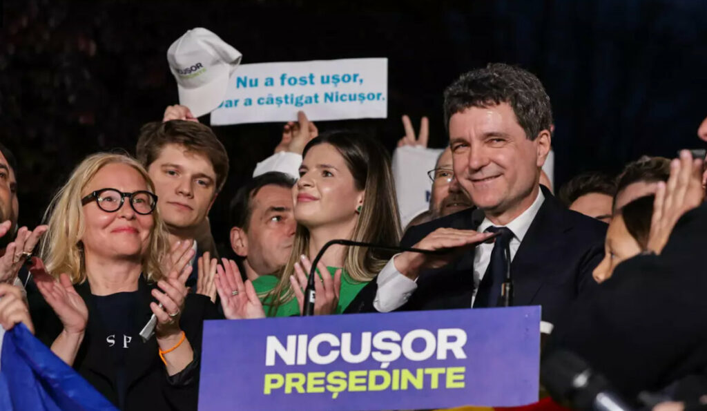 Stiri Directe - Nicusor Dan, primele declaratii dupa rezultatul EXIT ...